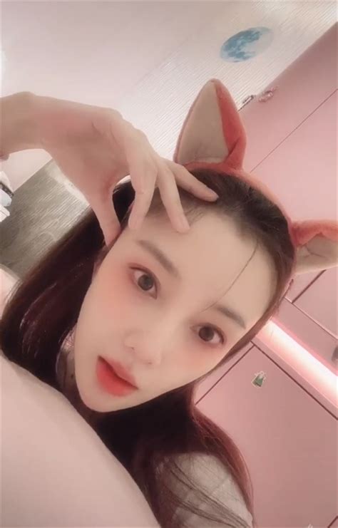 李小璐晒作品大秀演技，疑似为复出拍戏做准备，这个白眼漂亮 Nestia