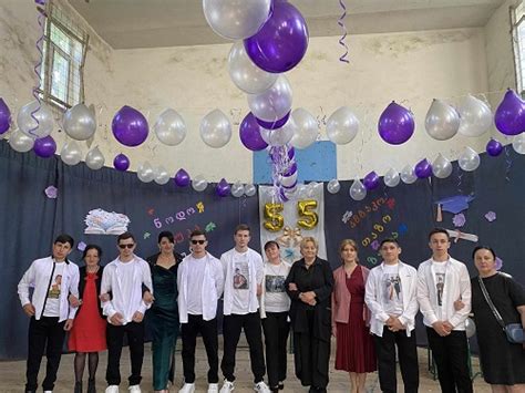 ზვარეს საჯარო სკოლიდან მე 12 კლასელები ემოციური ღონისძიებით გააცილეს ეტალონი