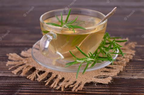 로즈마리 로즈마리 차 로즈마리 힐링 차 프리미엄 사진