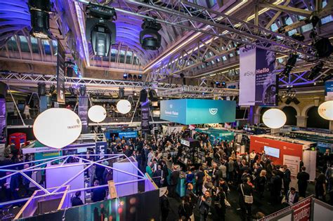 ក្រុមហ៊ុន ខេមបូឌាន ដេរីវ៉េទីវ អ៊ិចឆេង ផ្សព្វផ្សាយអំពីប្រទេសកម្ពុជា