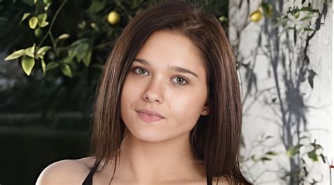 Zoe Bloom Actress Age Wiki Bio Career Net Worth Photos Videos