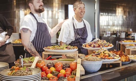 5 Advantages Of Contract Catering Bm Caterers