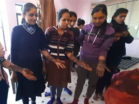 Jyoti In Ludo And Neha In Mehndi विश्वकर्मा जयंती महोत्सव पर हुई प्रतियोगिताएं लूडो में