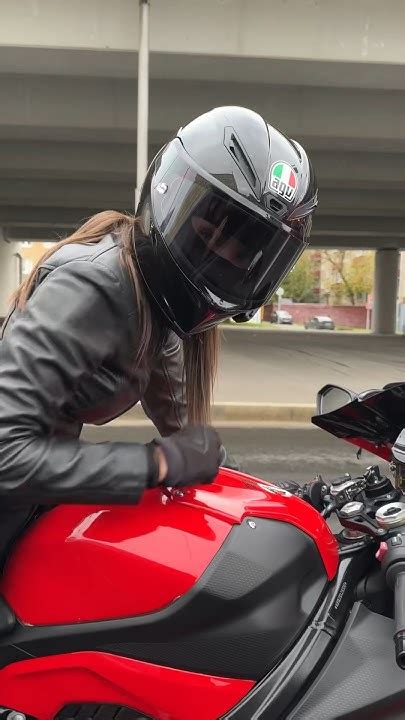 КОГДА ИГРАЕТ МУЗЫКА🎶💃НА СВЕТОФОРЕ мотоТаня When Music Plays At A Traffic Light Mototanya Youtube