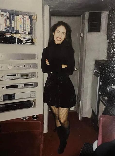 Pin De Sonia En Selena Moda De Ropa Selena Quintanilla Moda Años 90