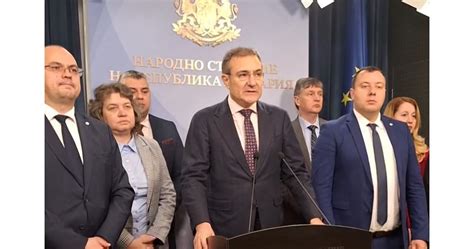 БСП и Възраждане сезират КС за връщане на служебните кабинети на Радев