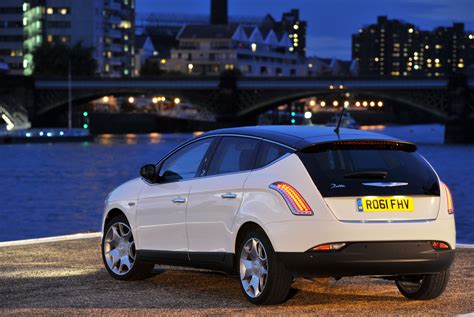 배경 화면 크라이슬러 2013 년 의자 가마 Netcarshow 넷 카 자동차 이미지 자동차 사진 델타 랜 시아 육상 차량 자동차 디자인 자동차 외장