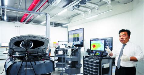 Bmw 수원서비스센터를 가다 수술대 오른 차량 개복후 영상장비로 엔진 체크