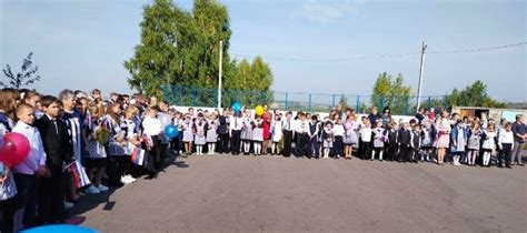 ДЕНЬ ЗНАНИЙ В школу в школу Родина зовет В школу в школу ветер нам поет ВКонтакте