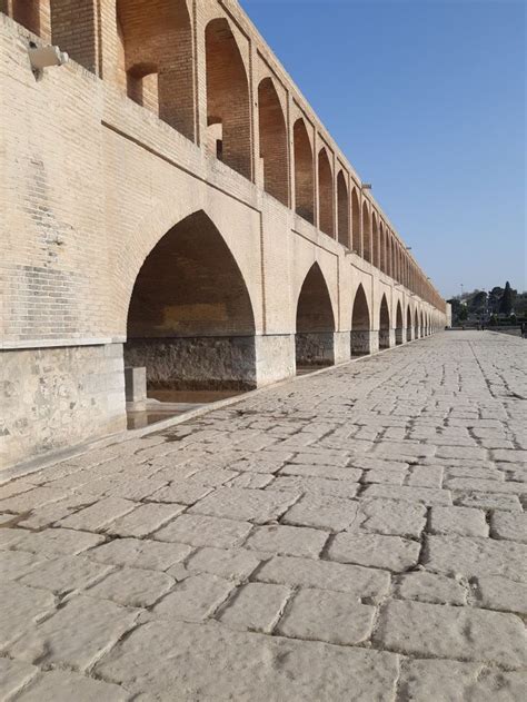 سی و سه پل مکان تاریخی در استان اصفهان