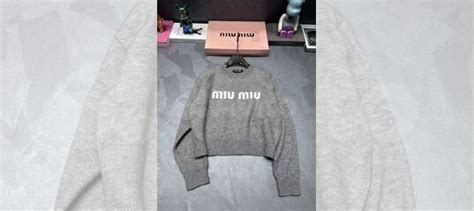 Свитер Miu Miu 6 цветов купить в Москве с доставкой Личные вещи Авито