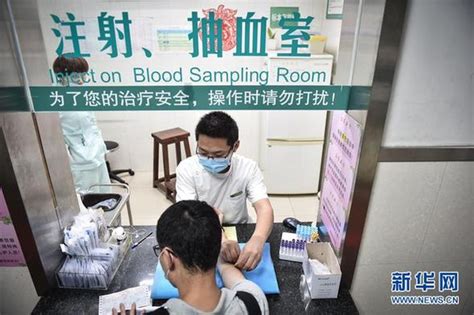 急诊科里的男护士图片频道 海口网 海口权威新闻门户网站