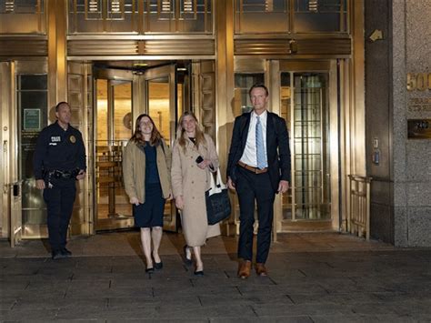 Robert De Niros Former Assistant Wins Gender Discrimination Lawsuit
