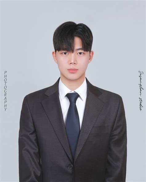 홍대취업사진 정장합성 가능 다양한 컬러배경의 홍대취업사진은 수상한사진관 홍대2호점 네이버 블로그
