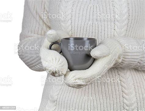 크리스마스 컨셉입니다 커피잔을 암컷 손을 입고 벙어리장갑 2015년에 대한 스톡 사진 및 기타 이미지 2015년 겨울 날씨 Istock