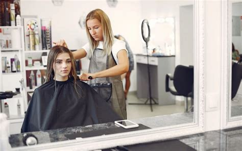 Місячний календар стрижок на квітень 2025 сприятливі дні для зміни зачіски Читайте на Ukr Net