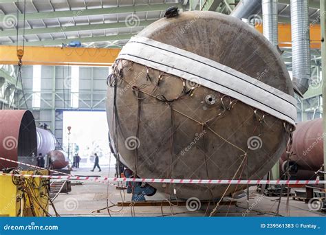 X Ray Of Pressure Vessel Highlighting Internal Structures And Weaknesses For Safety Analysis