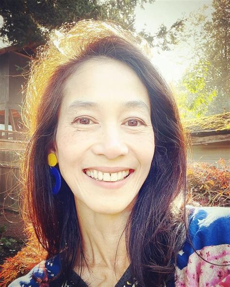 อุ้ม สิริยากร โพสต์ข้อคิดถึงผู้หญิงทุกคน ในวัย 48 ปี ที่ผมเธอเริ่มมีสีเทา