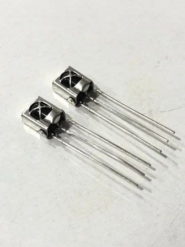 Imported Roboway Tsop1838 Ir Receiver 25v To 55v Typical 350ua