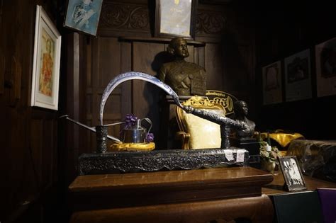 Premium Photo Statue On Table