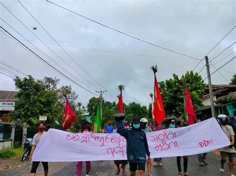 လောင်းလုံးတွင် တော်လှန်လူငယ်များက စစ်အာဏာရှင် တော်လှန်ရေး ချီတက် ဆန္ဒပြ Khit Thit Media