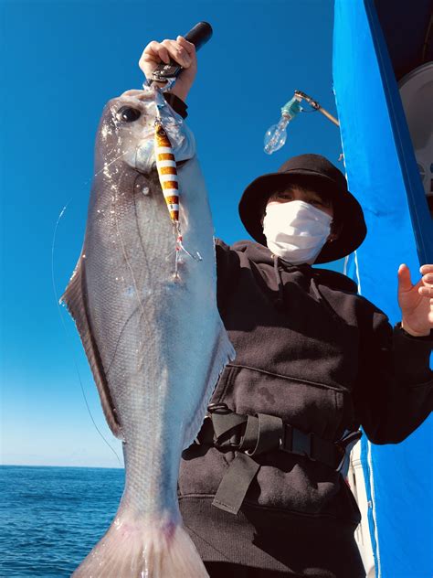 11月6日 日 隠岐の島ジギングエリアB 乗合便昨日のシケがウソのような凪になり快調に隠岐の島に向かいましたが風ナシ潮ナシで苦戦
