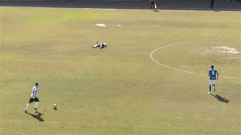 Conmoción En El Fútbol Español Un Jugador Se Desvaneció En Medio De Un