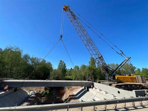 Ремонт моста через реку Чёрную продолжается в Плюсском районе
