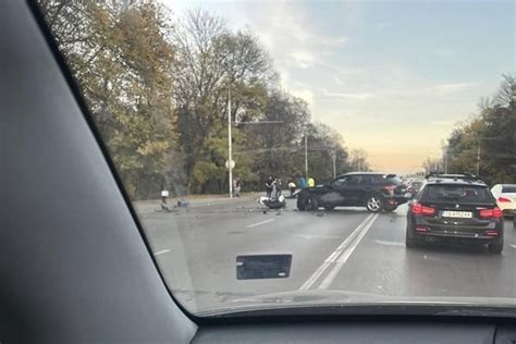 Моторист пострада тежко в катастрофа на бул Сливница Снимки обновена