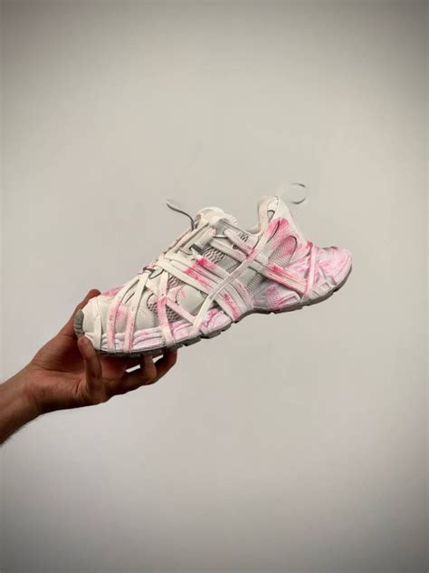 خرید انواع کفش با مدل های مختلف ارزان تر از همه جا در همهمه بوتیک