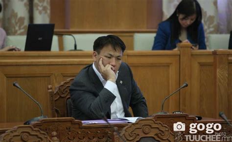 Н Номтойбаярыг яллагдагчаар татсан тул хилийн хориг тавьжээ Tuuchee