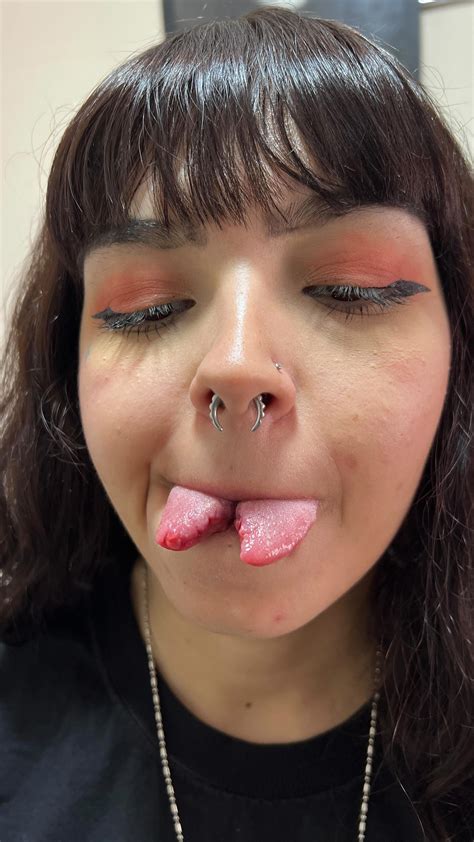 𝕽𝖆𝖋𝖆𝖊𝖑 𝕷𝖊𝖆̃𝖔 𝕭𝖔𝖉𝖞 𝕻𝖎𝖊𝖗𝖈𝖊𝖗 Língua Bifurcada Da Furquini