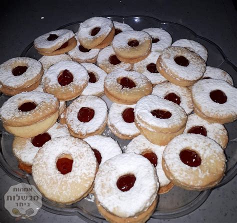 עוגיות ריבה אמהות מבשלות ביחד