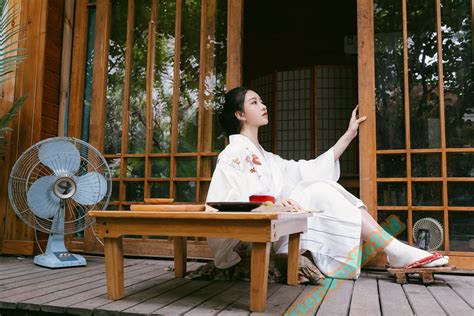 人气美女 年年nnian 以爱之名 爱丝社