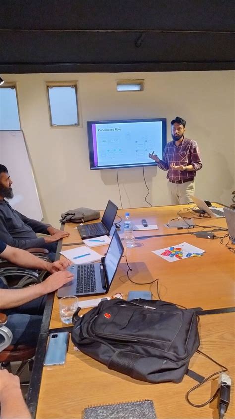 𝗞𝘂𝗯𝗲𝗿𝗻𝗲𝘁𝗲𝘀 𝗶𝗻 𝗔𝗰𝘁𝗶𝗼𝗻 Devops Training On Holiday Bashir Ahmed Zeeshan
