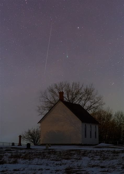 🔥 Comet Leonard And A Meteor 🔥 Rnatureisfuckinglit