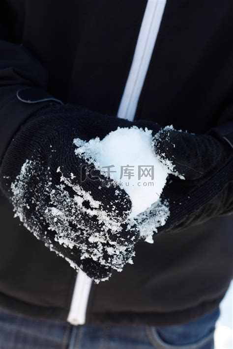 滚雪球高清摄影大图 千库网
