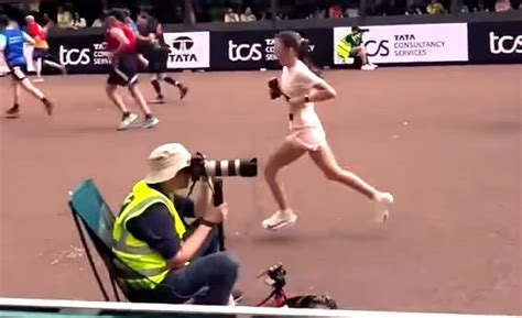 เดือดทะลักจุดแตก Added A New Photo เดือดทะลักจุดแตก