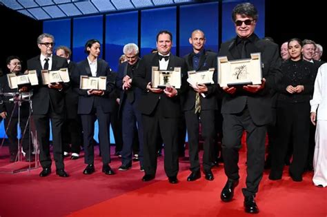 گزارش تصویری از مراسم اهدای نخل طلای کن به پناهی Bbc News فارسی