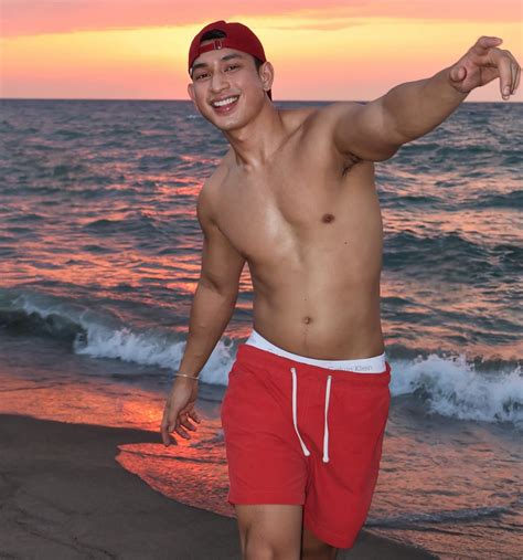 Shirtless Filipino 👤 Japetleocapuno Ig Japetcapuno ・・・