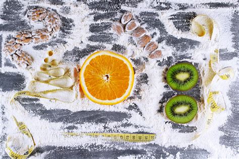 건강 한 휴일 음식과 다이어트입니다 건강 한 라이프 스타일에 대 한 새 해의 결정 1월에 대한 스톡 사진 및 기타 이미지 1월 2018년 가냘픈 Istock