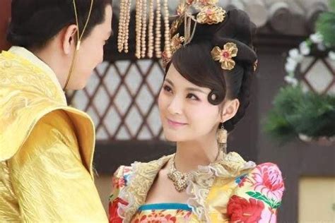 冯小怜祸国殃民其实亡国的罪魁祸首应当是残暴不仁的高纬 哔哩哔哩