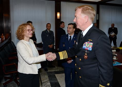 Шекеринска и Ѓурчиновски на средби со командантот на НАТО командата во Неапол адмиралот Фого