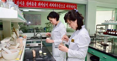 평양화장품공장 색조화장품 실험실