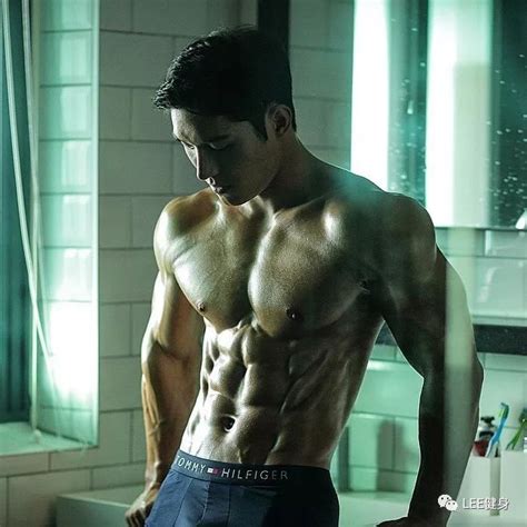 自带公狗腰的肌肉男，在客厅沙发上虐出来 Now健身 Fit Fit健身 Fitness Fitapp Fit助手 Fit资讯 健身计划