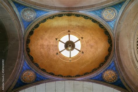 Breathtaking Architecture Details Of Panoramic Dome Mural Columns