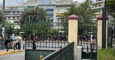 Одново немили сцени во Атина Навивачи на АЕК го нападнале судот во кој беа фанови на Динамо Екипа