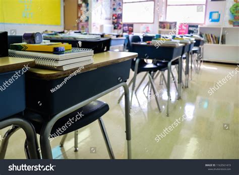 Smartboard Class 50개가 넘는 로열티 프리 라이선스 대상 스톡 사진 Shutterstock