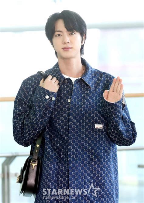 구찌의 얼굴 방탄소년단 진 구찌 패션쇼 출국 900만원 착장 미국서 즉시 품절