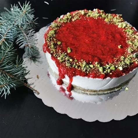 Чийзкейк с малини и шам фъстък